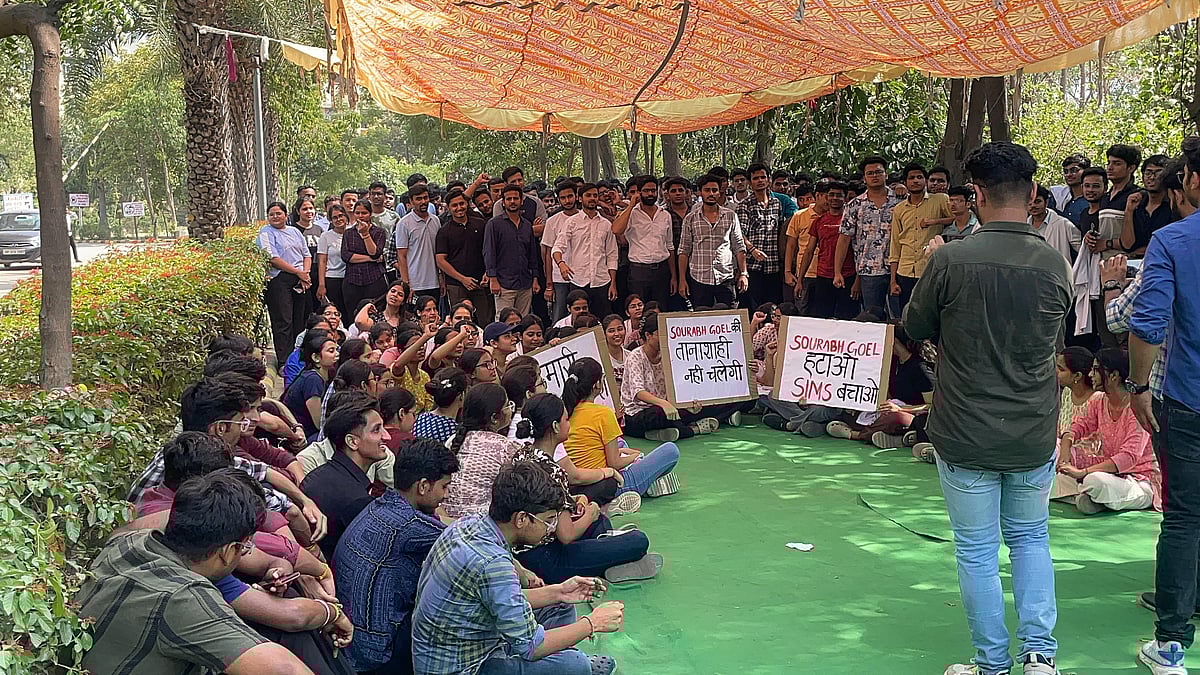 SIMS medicos protest against mental harassment, arbitrary fines; demand ...