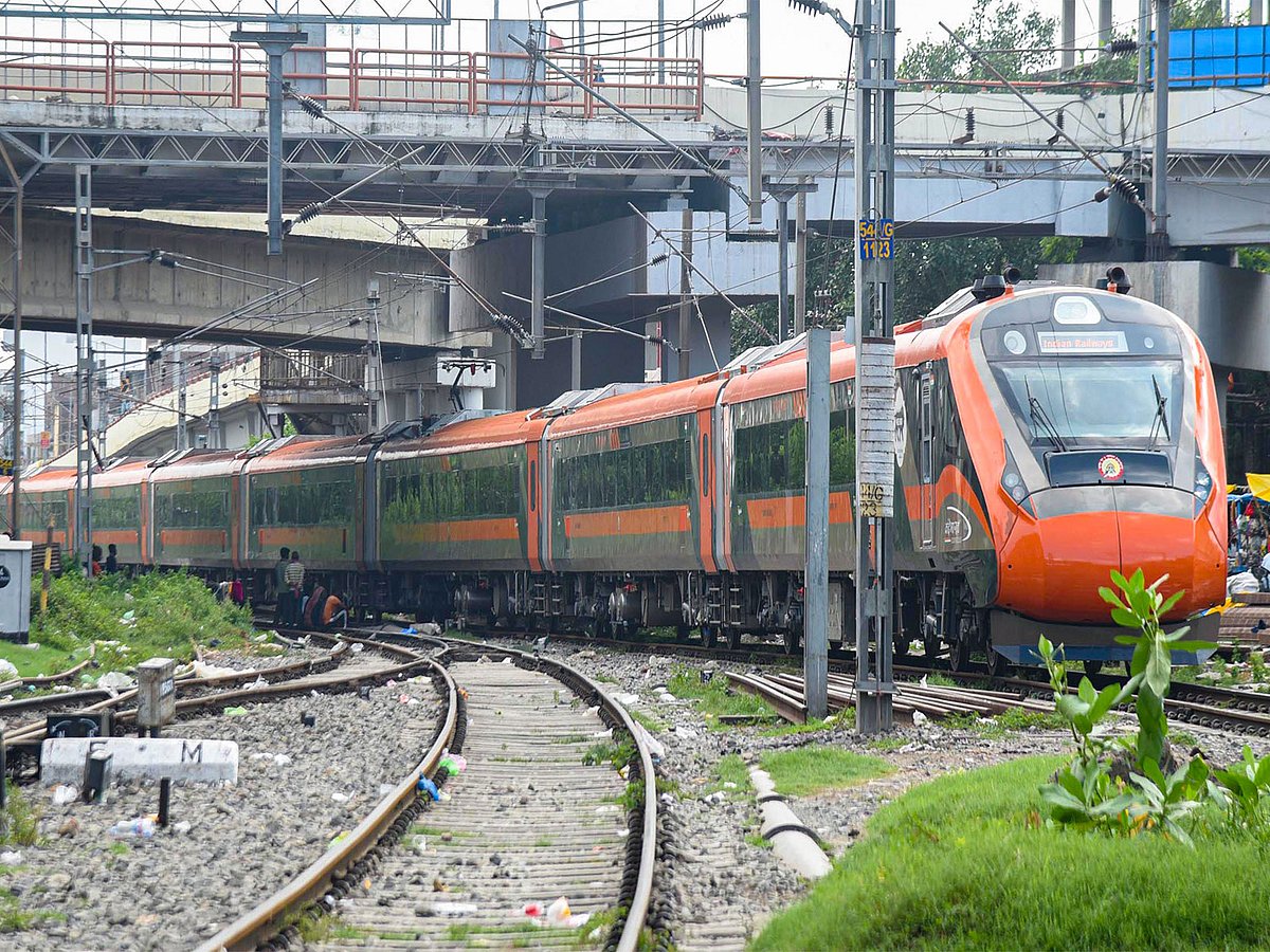 IRCTC begins branded meal service trials on select Vande Bharat