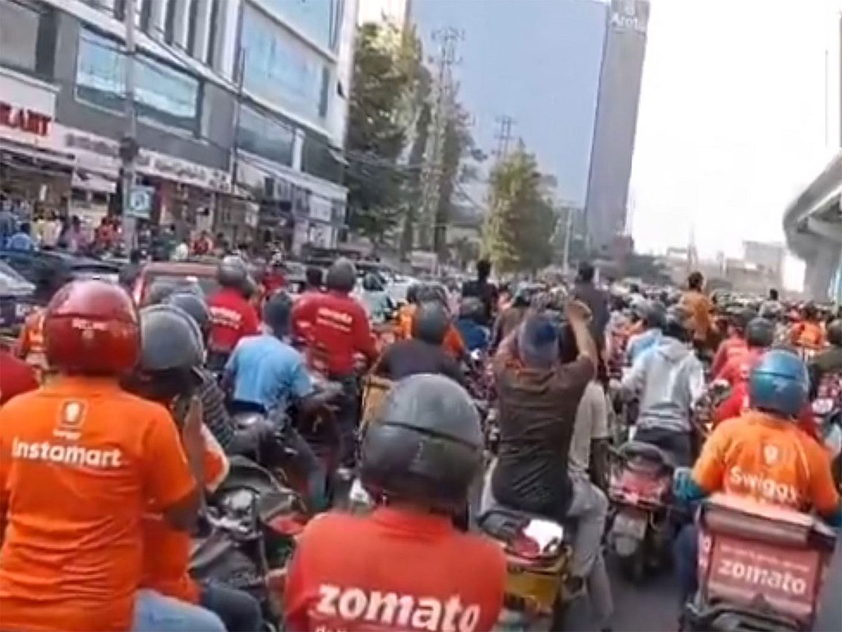 Amid gig workers' strike, Swiggy, Zomato offer bigger payouts