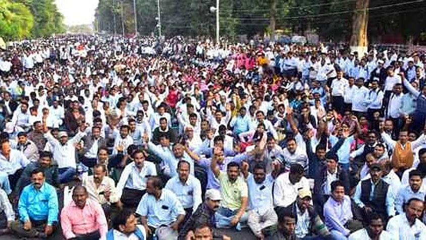 Govt teachers plan nationwide agitation over pension