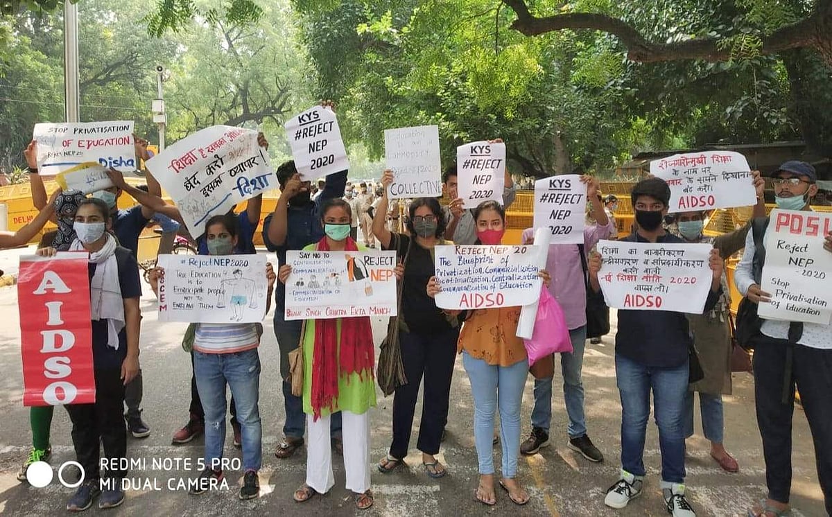 Collective of students hold physical protest against NEP at Jantar ...