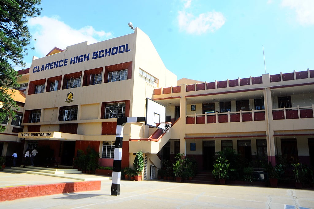 Another religious affair in school hits Karnataka, Hindu outfits to ...