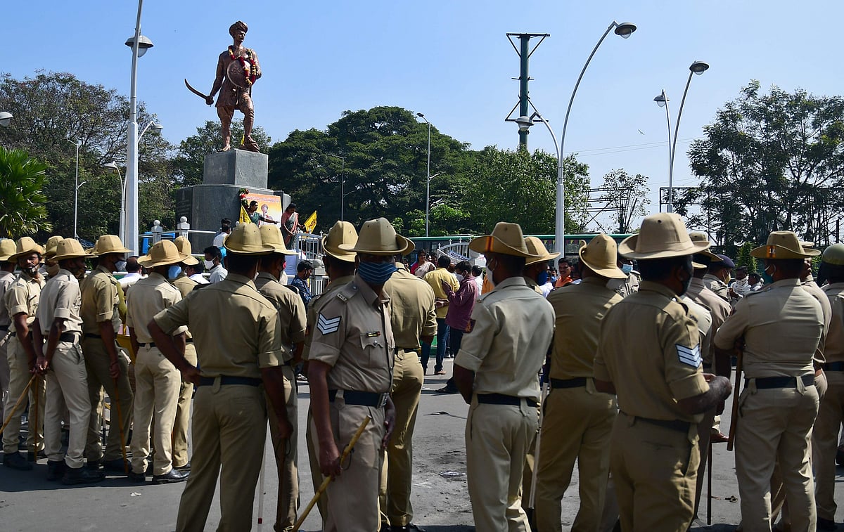 Delhi: Girl stabbed multiple times in full public view; accused arrested